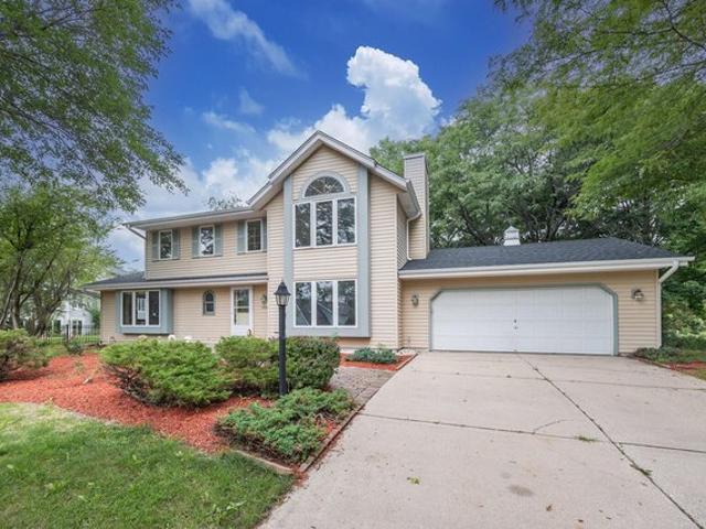 21840 Doneswood Dr, Brookfield, WI 53186