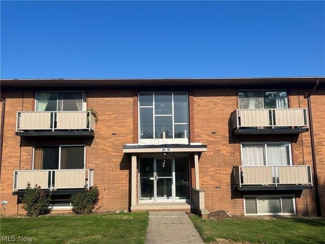 21841 River Oaks Dr Apt B11, Rocky River, OH 44116