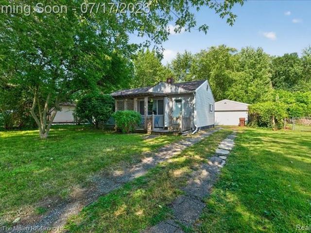 21847 Fenster St, Sumpter Township, MI 48111