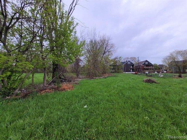 2184 Field St, Detroit, MI 48214