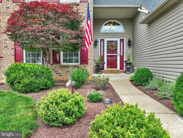 2184 Greenmeadow Dr, Macungie, PA 18062
