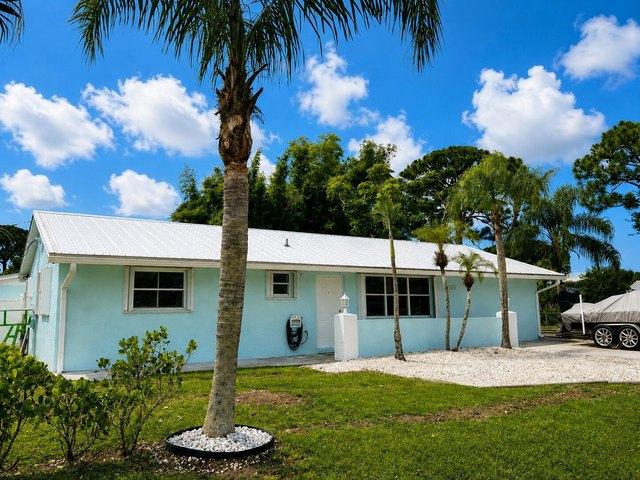 2184 SE Washington St N, Stuart, FL 34997