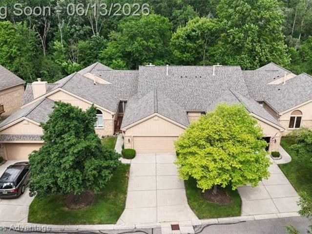 21850 River Ridge Trl, Oakland Township, MI 48335