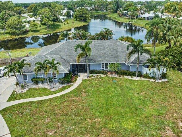 2185 NE Ocapi Ct, Jensen Beach, FL 34957