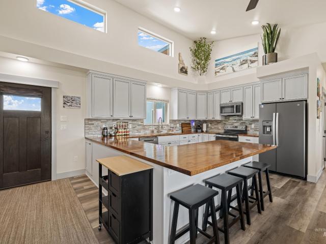 2185 Fairway