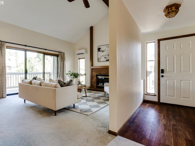 2185 lake isle ct