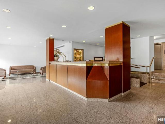 2185 Lemoine Avenue # 2C