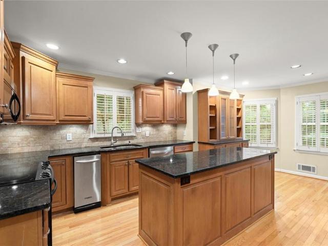 2185 Wenlok Trail NE