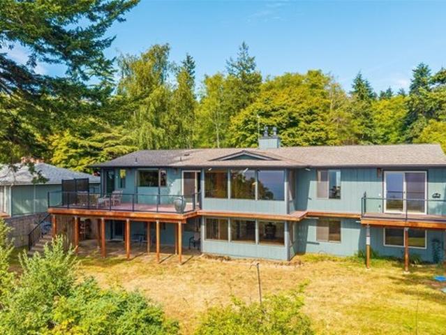 2186 Inverness Way, Coupeville, WA 98239