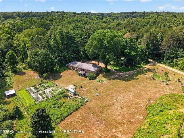 21874 W County Line Rd, Augusta, MI 49012