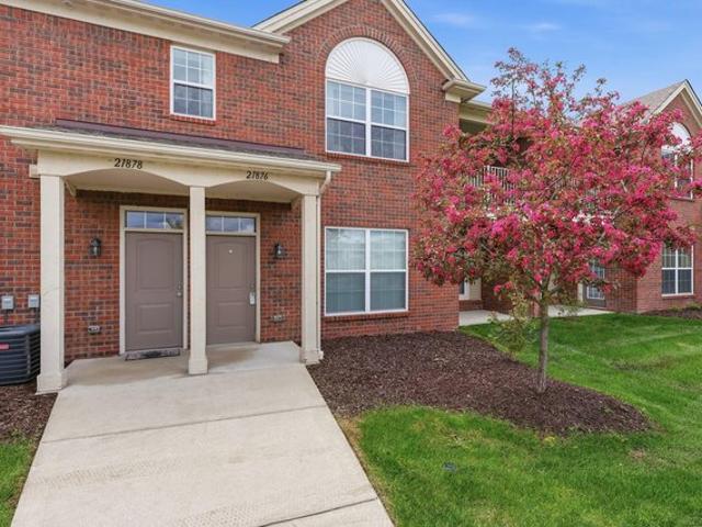 21876 Aberdeen Dr, Macomb Township, MI 48042