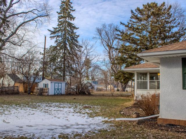 2187 Burr Street N