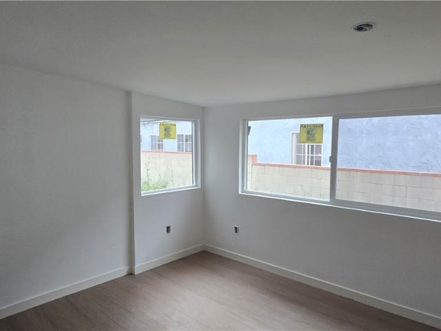 2187 E Villa