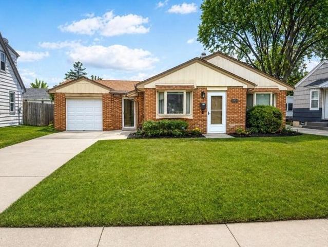 2187 S 98th St, West Allis, WI 53227