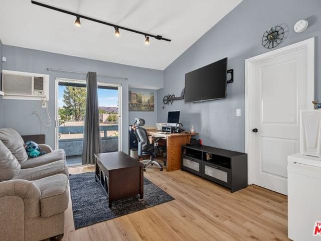 21801 Roscoe Blvd Unit 205, Los Angeles, CA 91304