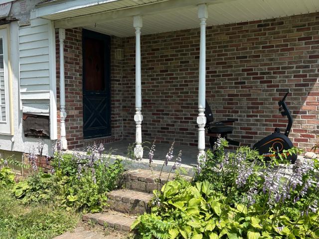 21802 Oak Ridge
