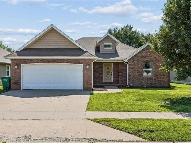 21809 Lombardo Ln, Peculiar, MO 64078