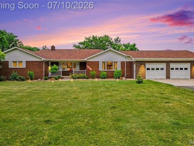 2180 Hurst Rd, Saint Clair, MI 48079
