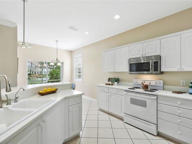 2180 Hawksridge Dr, Unit 2002, Naples, FL 34105 | MLS #226007