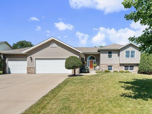 2180 Sunflower Ln, Owatonna, MN 55060