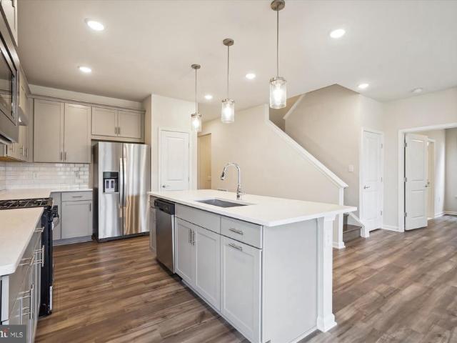 21812 Hawksbill High Circle