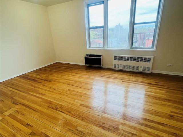2181 Starling Avenue, Unit 5D
