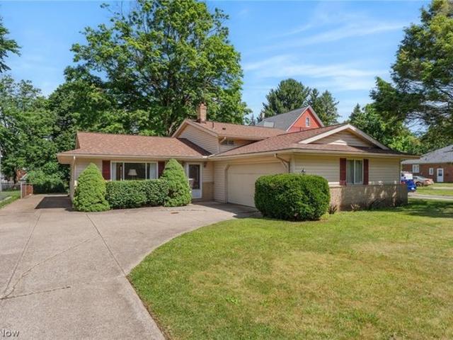 21820 Mastick Rd, Fairview Park, OH 44126