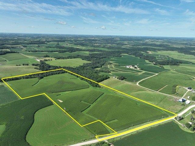 2182 Mays Prairie Rd, Lansing, IA 52151