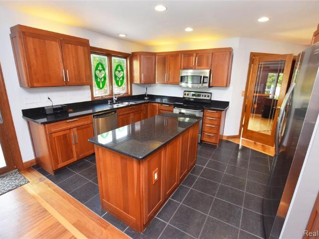 2182 Wiggins Road