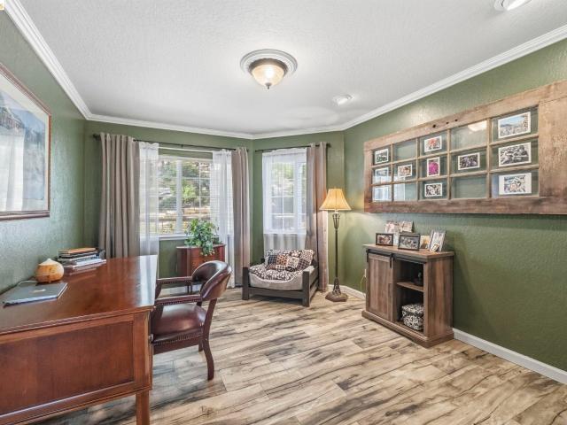 21835 White Thorn