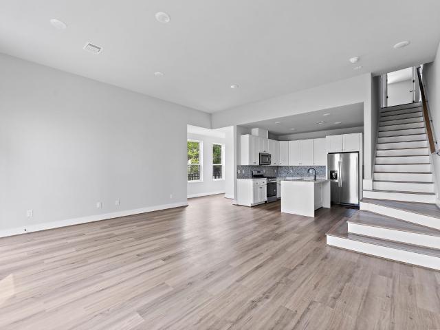 2183 Mansfield
