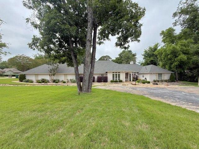 2183 St Andrews Dr, Tupelo, MS 38826