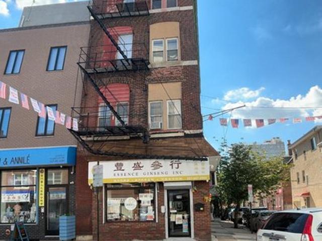 218 00 N 9th St, Philadelphia, PA 19107