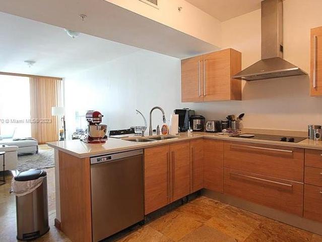 218 14th St SE #2206, Miami, FL 33131