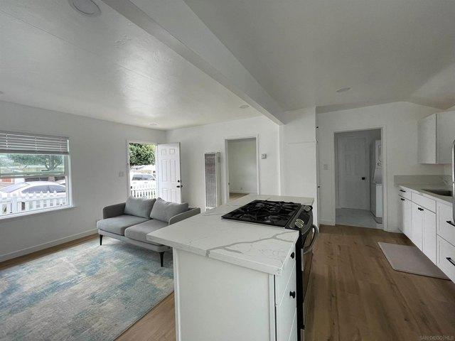 218 220 E Connecticut Ave, Vista, CA 92084