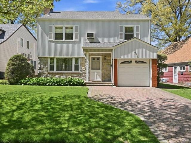 218 37 Grand Central Pkwy, Hollis Hills, NY 11427