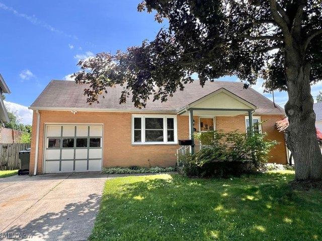218 Courtland St, Elyria, OH 44035
