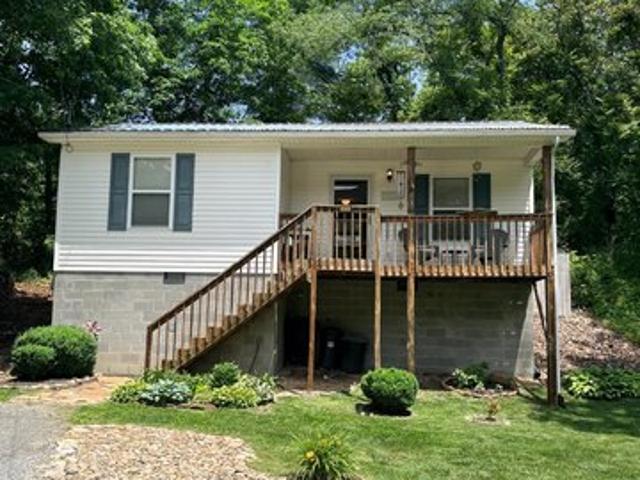 218 Central Ave, Ansted, WV 25812