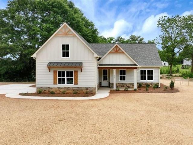 218 Clay St, Maysville, GA 30558