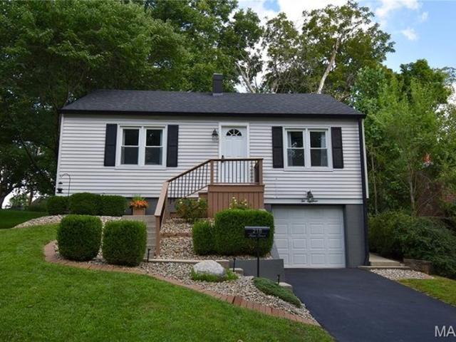 218 Adams St, Edwardsville, IL 62025