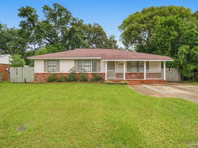 218 Betty Rd, Pensacola, FL 32507