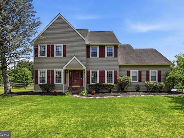 218 Briars Run Dr, Downingtown, PA 19335