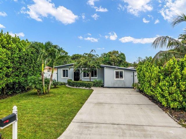 218 Glouchester St, Boca Raton, FL 33487