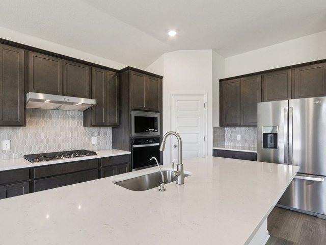 218 Divisadero Dr, Hutto, TX 78634