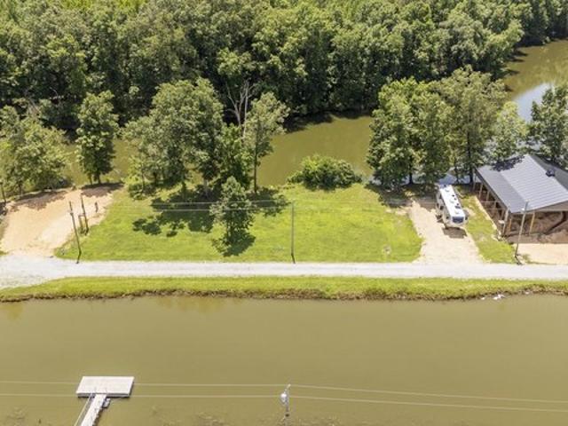 218 Drake Dr, Clifton, TN 38425