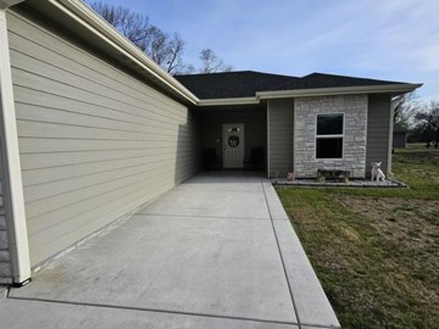 218 E 4th St, Solomon, KS 67480