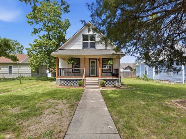 218 E 10th St, Newton, KS 67114