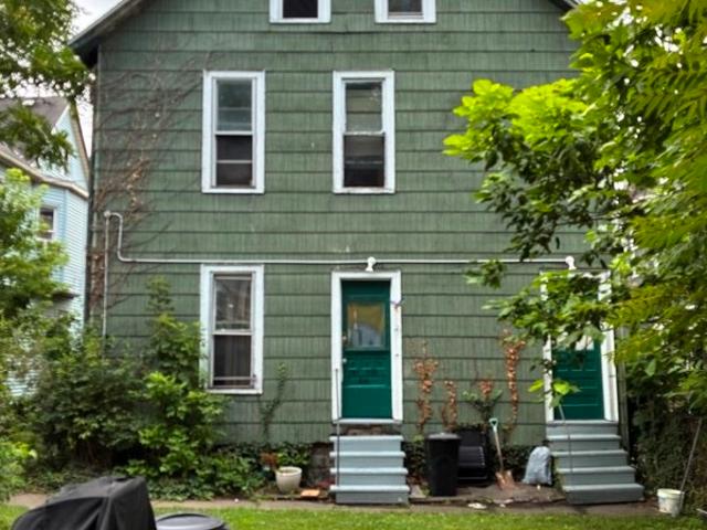 218 E 10TH Street