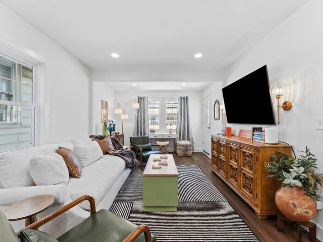 218 E Taylor Ave