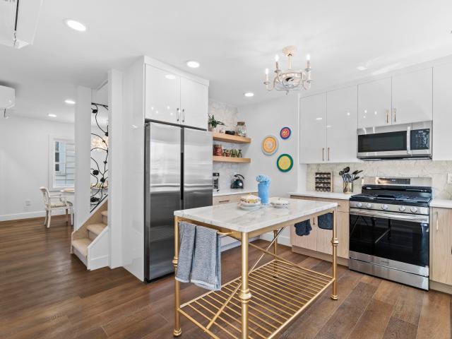 218 E Taylor Avenue